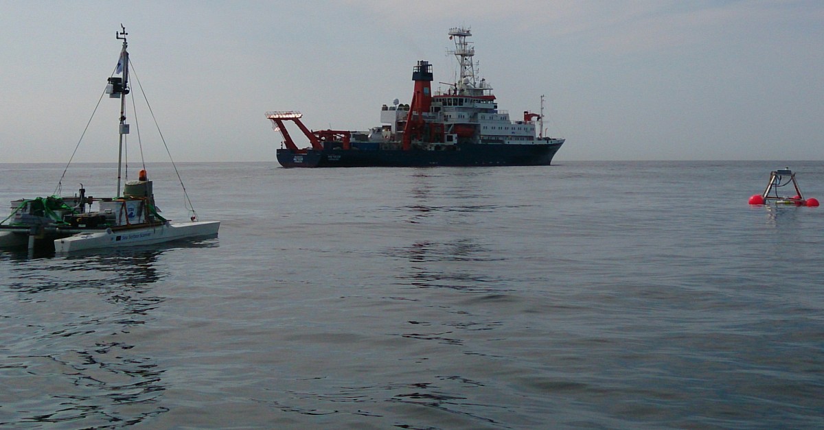 Special Feature: The Sea Surface Microlayer - Linking the Ocean and ...